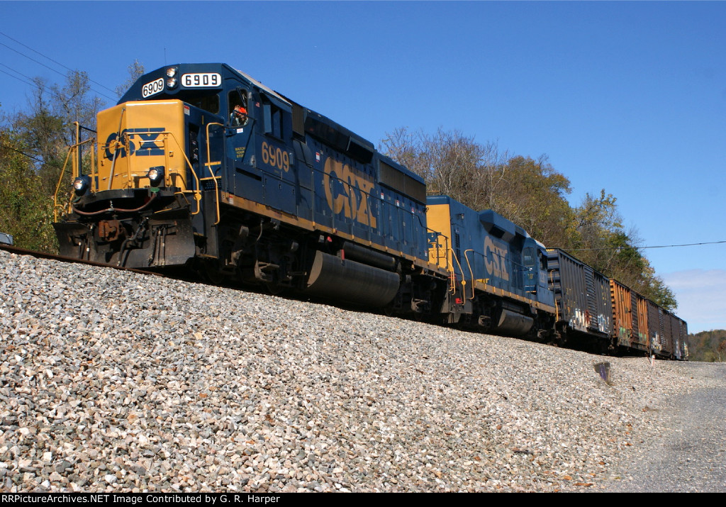 489 - The H74421 seen westbouind in preceeding shot now returning east toward Lynchburg